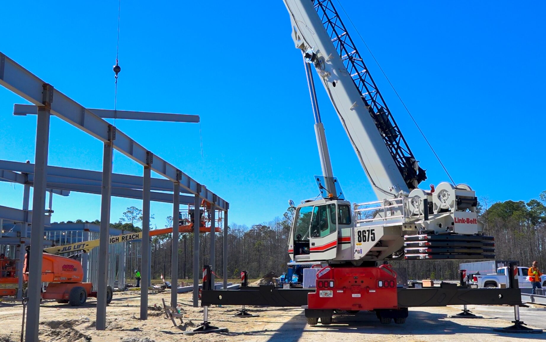 A midsize crane with impressive reach - Link-Belt Cranes